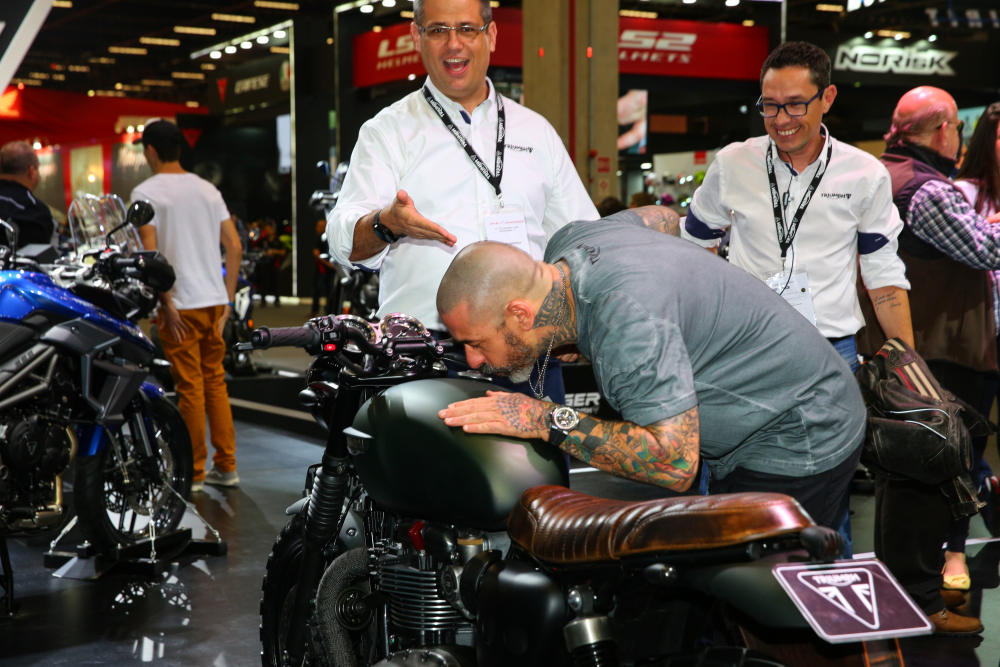 Moto do chef Fogaça está em exposição no Salão Duas Rodas